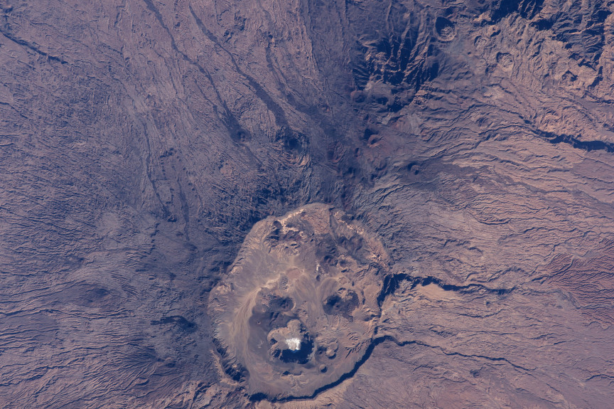 El volcán Emi Koussi desde la ISS – Un geólogo en apuros